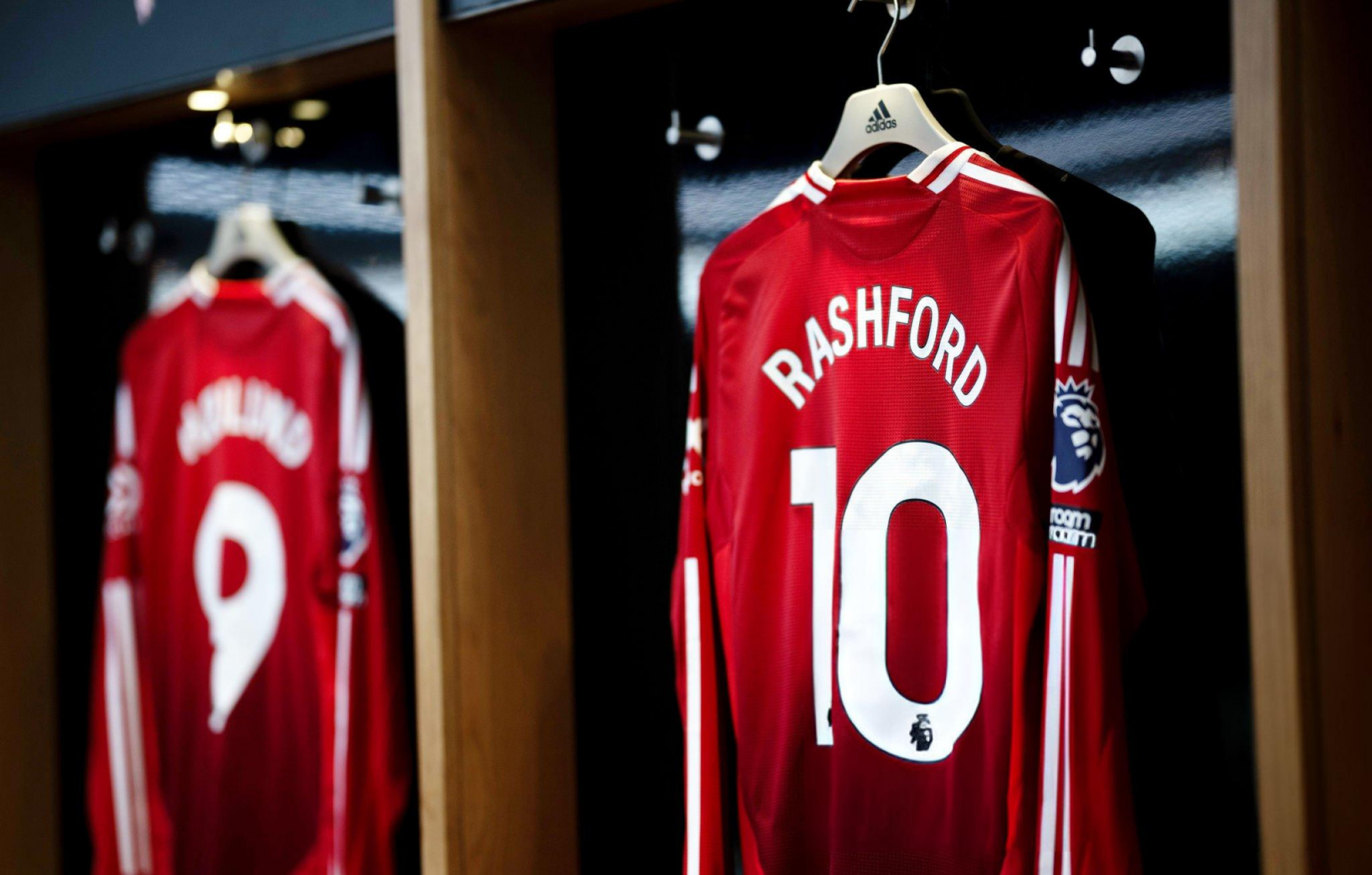 Manchester United’s “shining light” tipped to get iconic no.10 shirt as ...