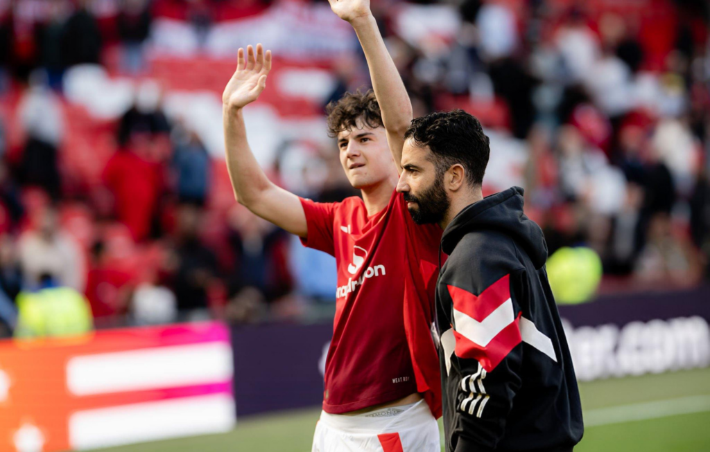 Tyler Fredricson sends 29-word message to Man Utd fans after debut vs ...