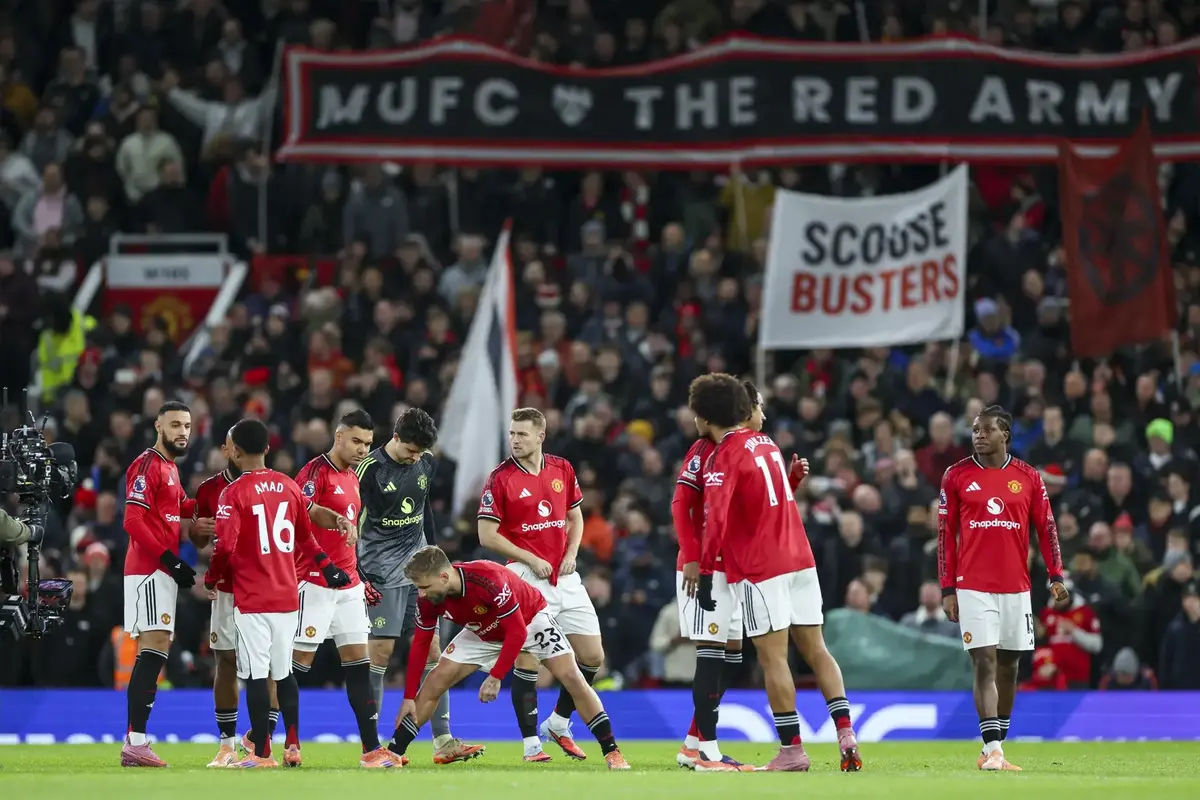 Amorim calls on two Man Utd stars to raise their levels as “people need ...